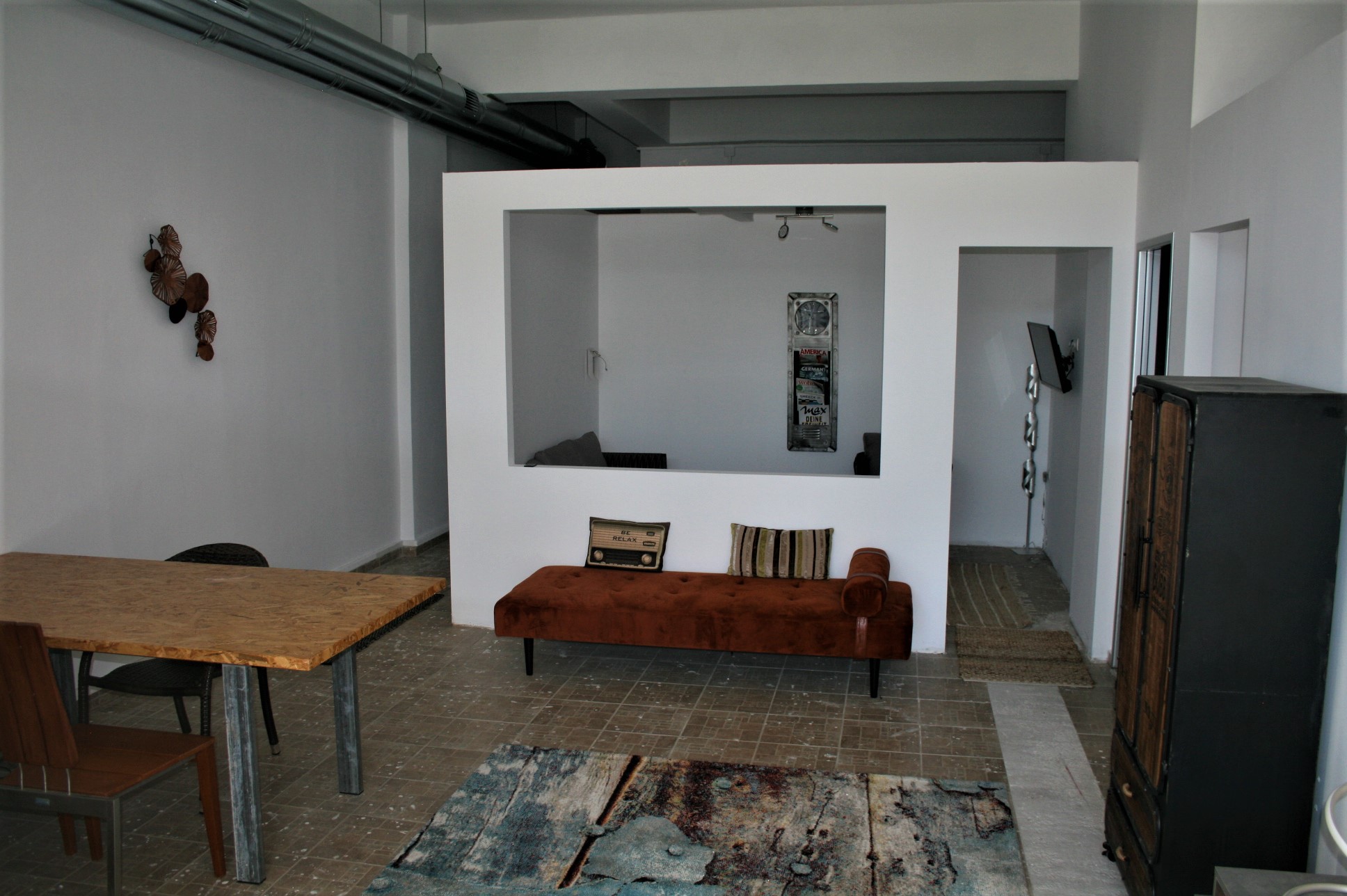 BASEMENT: APARTMENT IN LOFT DESIGN